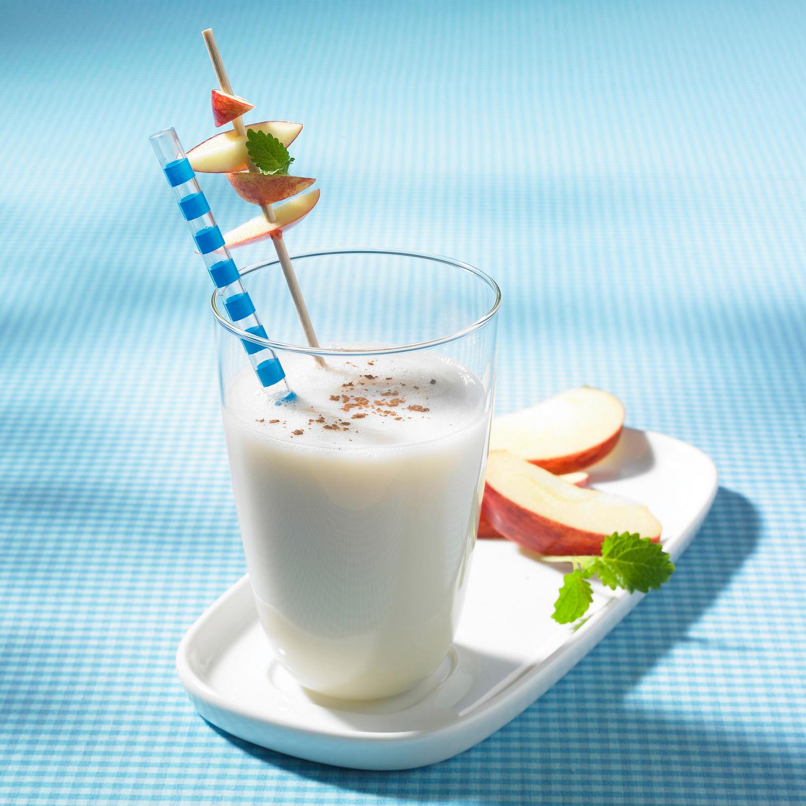 Apfel-Buttermilch-Drink Rezept | LECKER