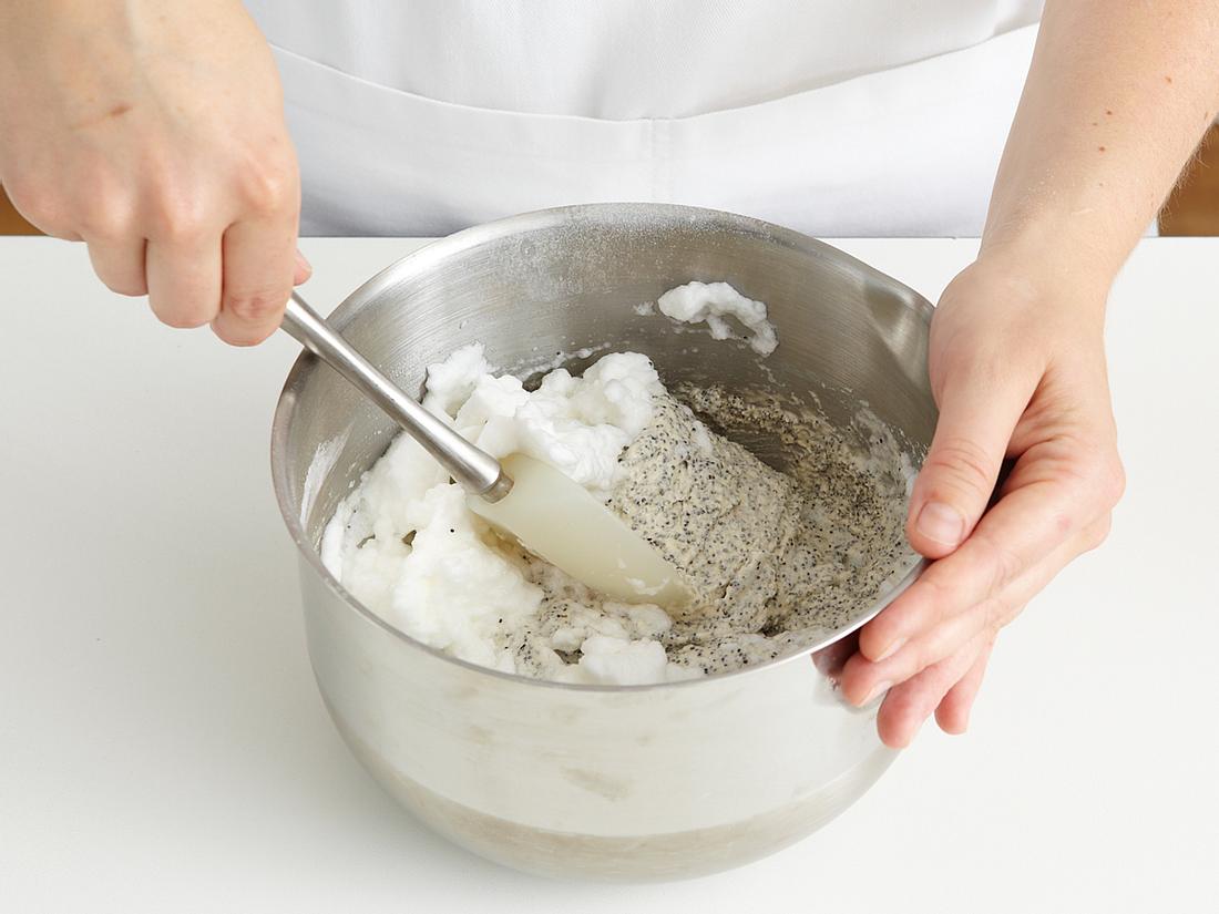 Mohn-Marzipan-Torte backen - so geht's | LECKER