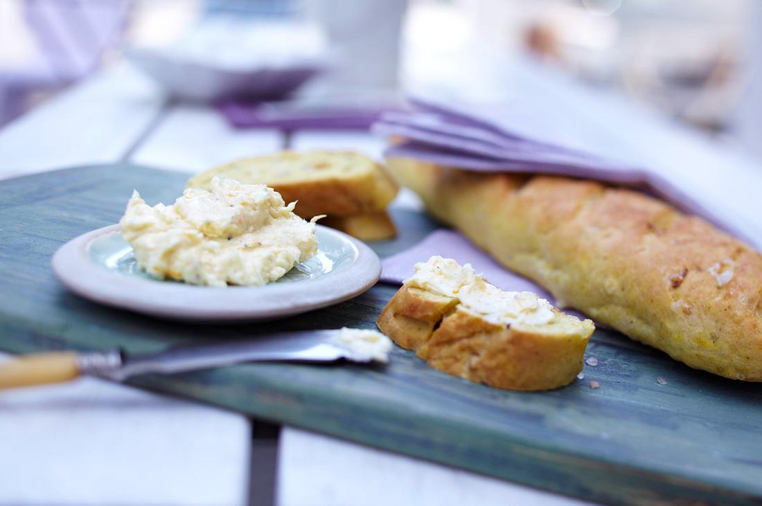 Curry-Baguette mit Orangen-Meerrettich-Butter Rezept | LECKER