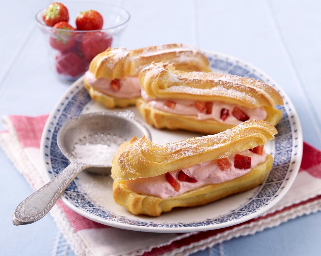 Eclairs mit Erdbeer-Mascarponecreme Rezept | LECKER