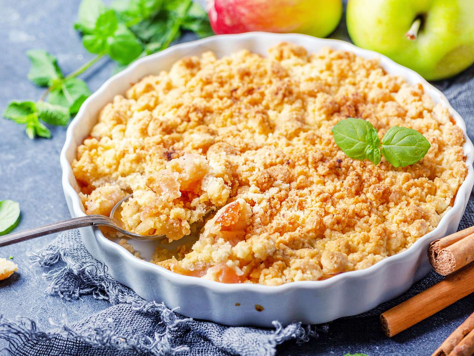 Einfacher Apfel-Crumble Rezept | LECKER