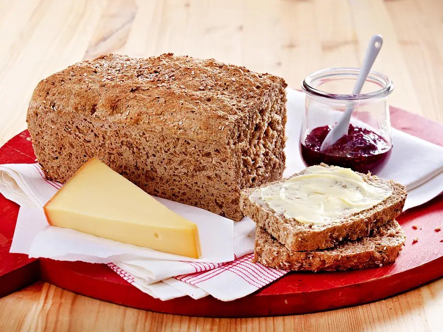 Einfaches Vollkornbrot - extra saftig Rezept | LECKER