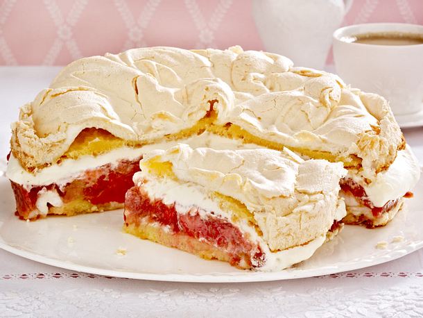 Erdbeer Rhabarber Kuchen Baiser