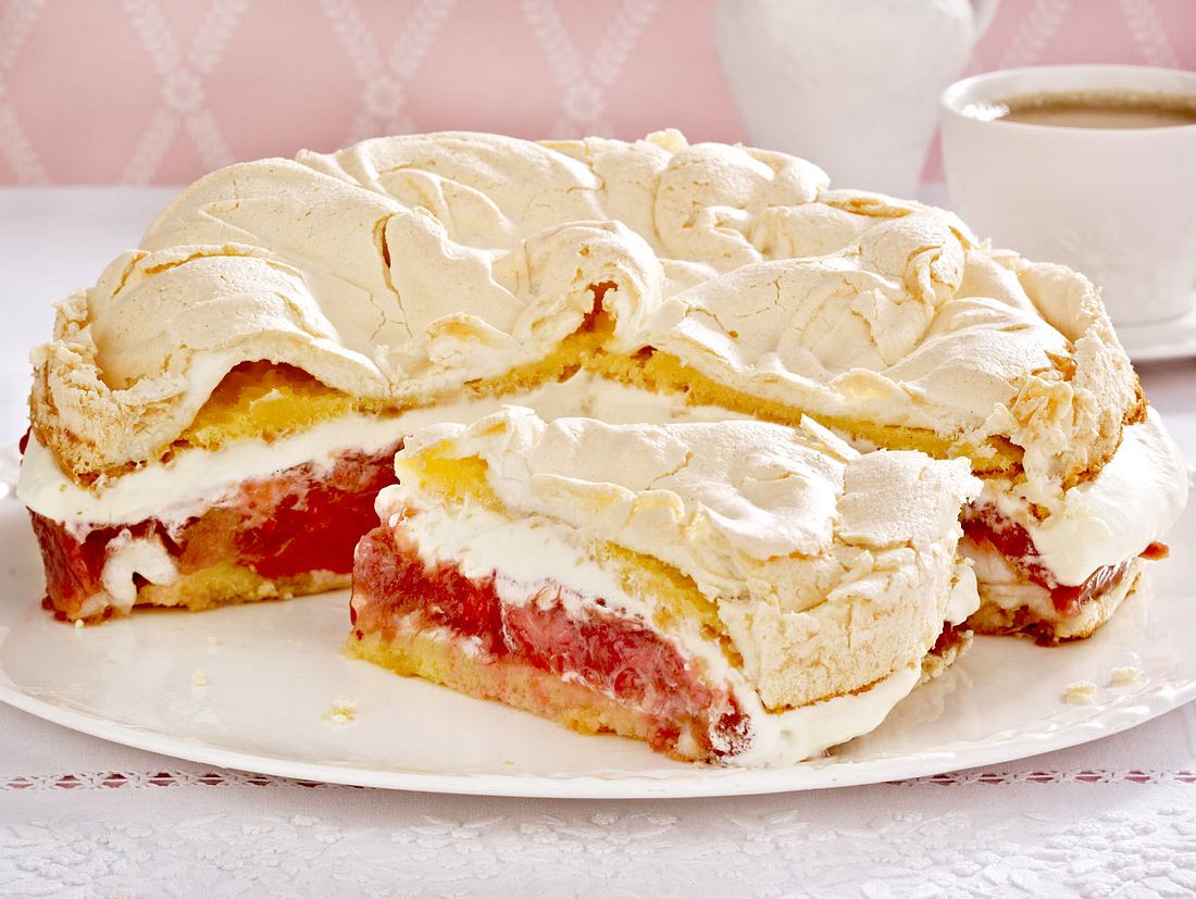 Erdbeer Rhabarber Kuchen Baiser