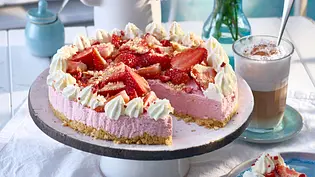 Cremiger Eiscafé-Cheesecake Rezept | LECKER