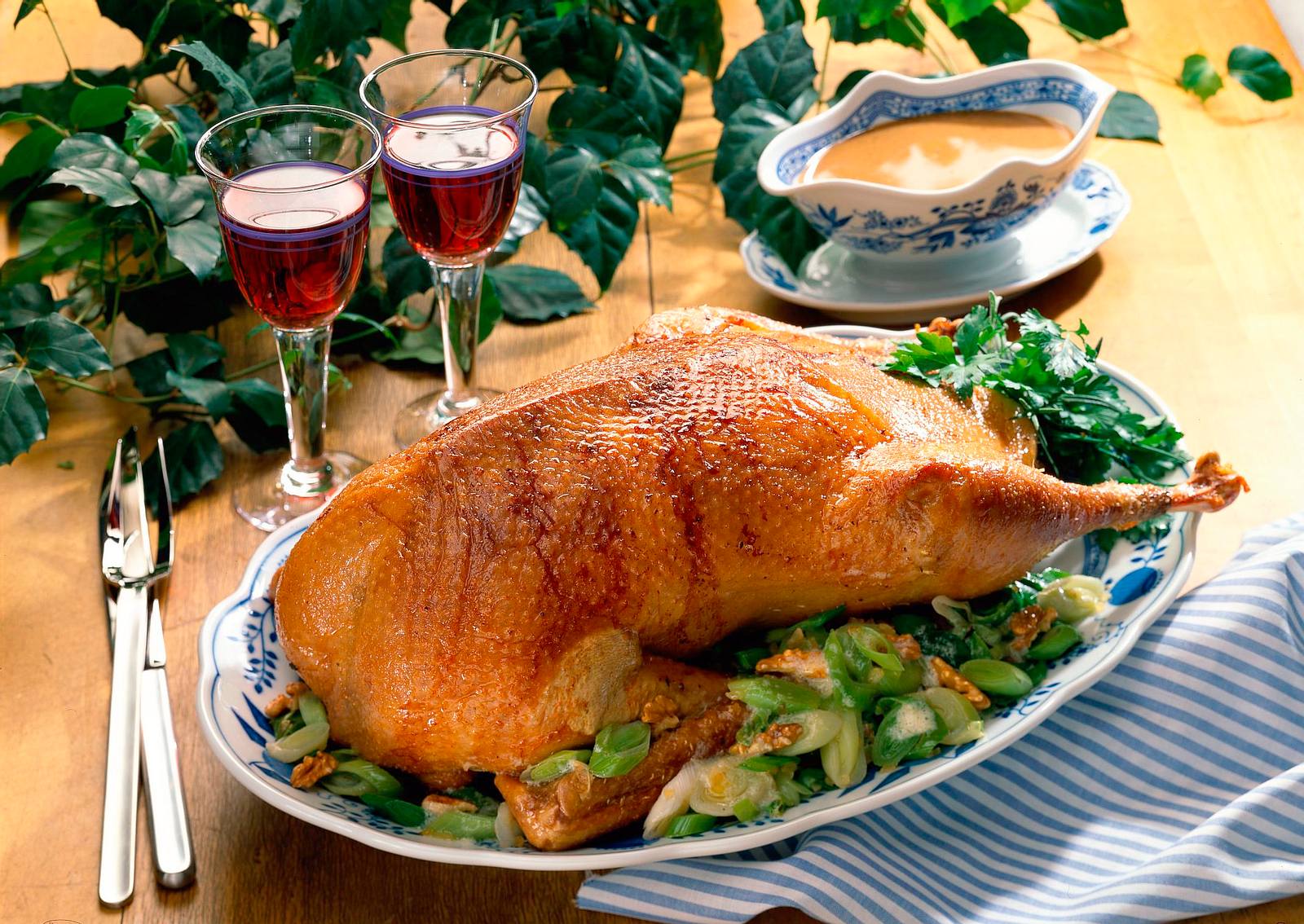 Gans mit Kartoffelfüllung Rezept | LECKER