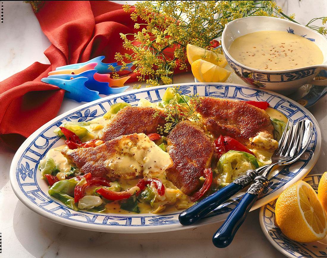 Gebratener Rotbarsch auf Spitzkohlgemüse Rezept | LECKER