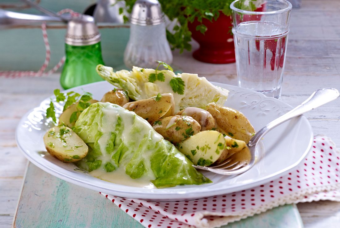 Gedünsteter Rahmspitzkohl Rezept | LECKER