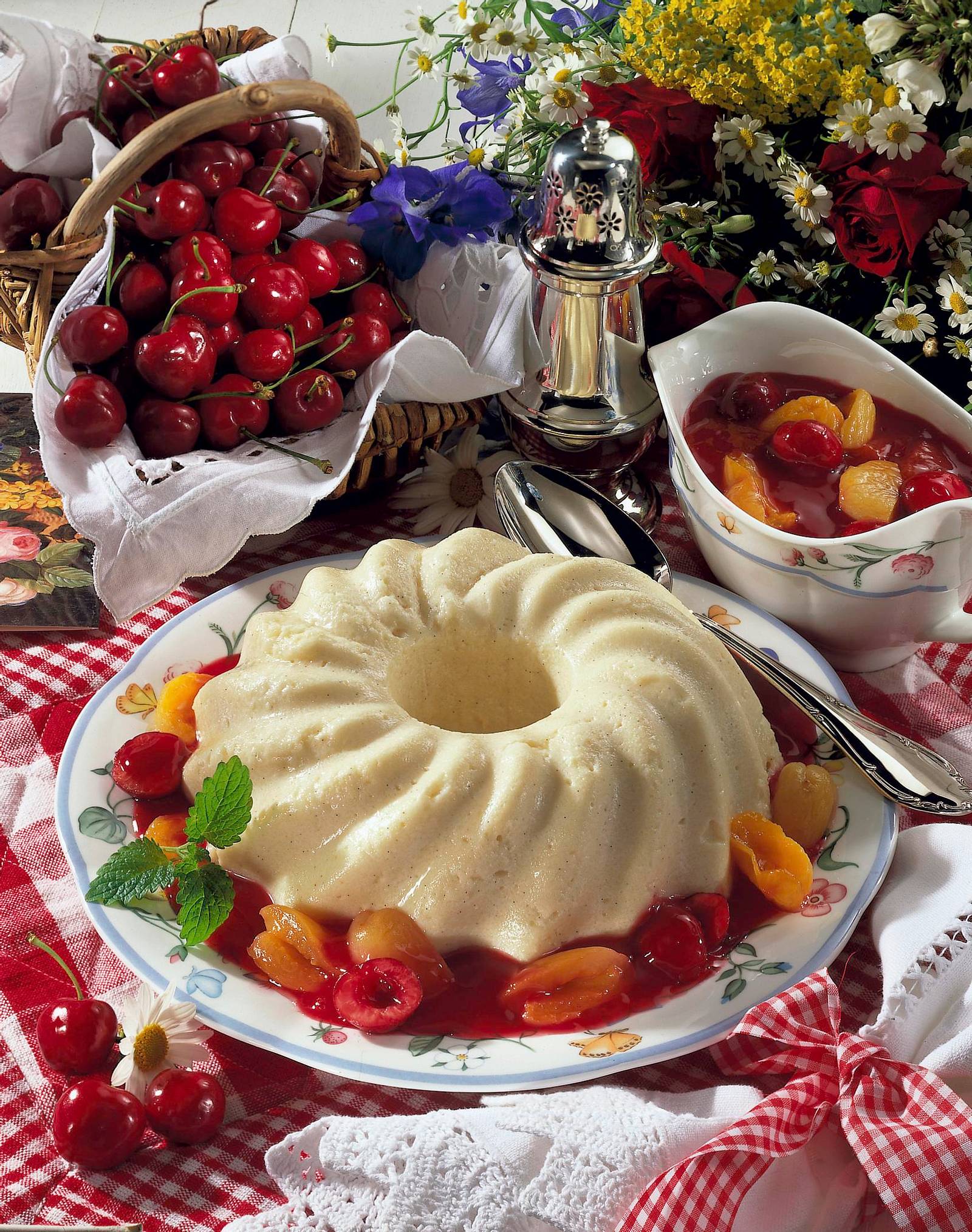 Gestürzter Grießpudding Rezept | LECKER