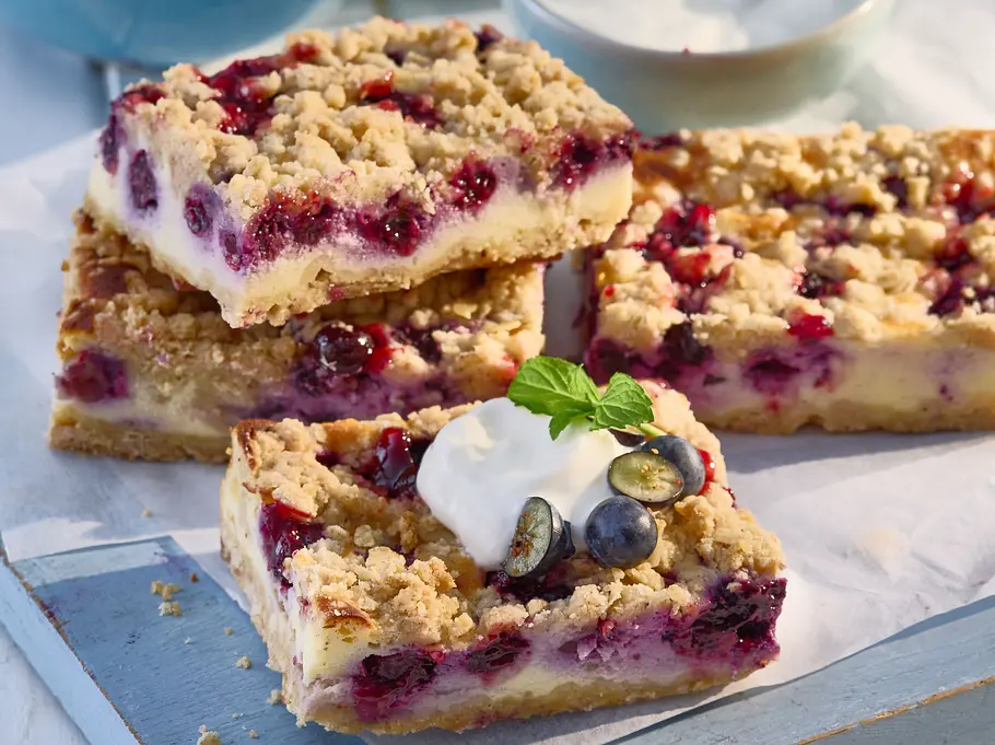 Heidelbeer-Streuselschnitten Rezept | LECKER