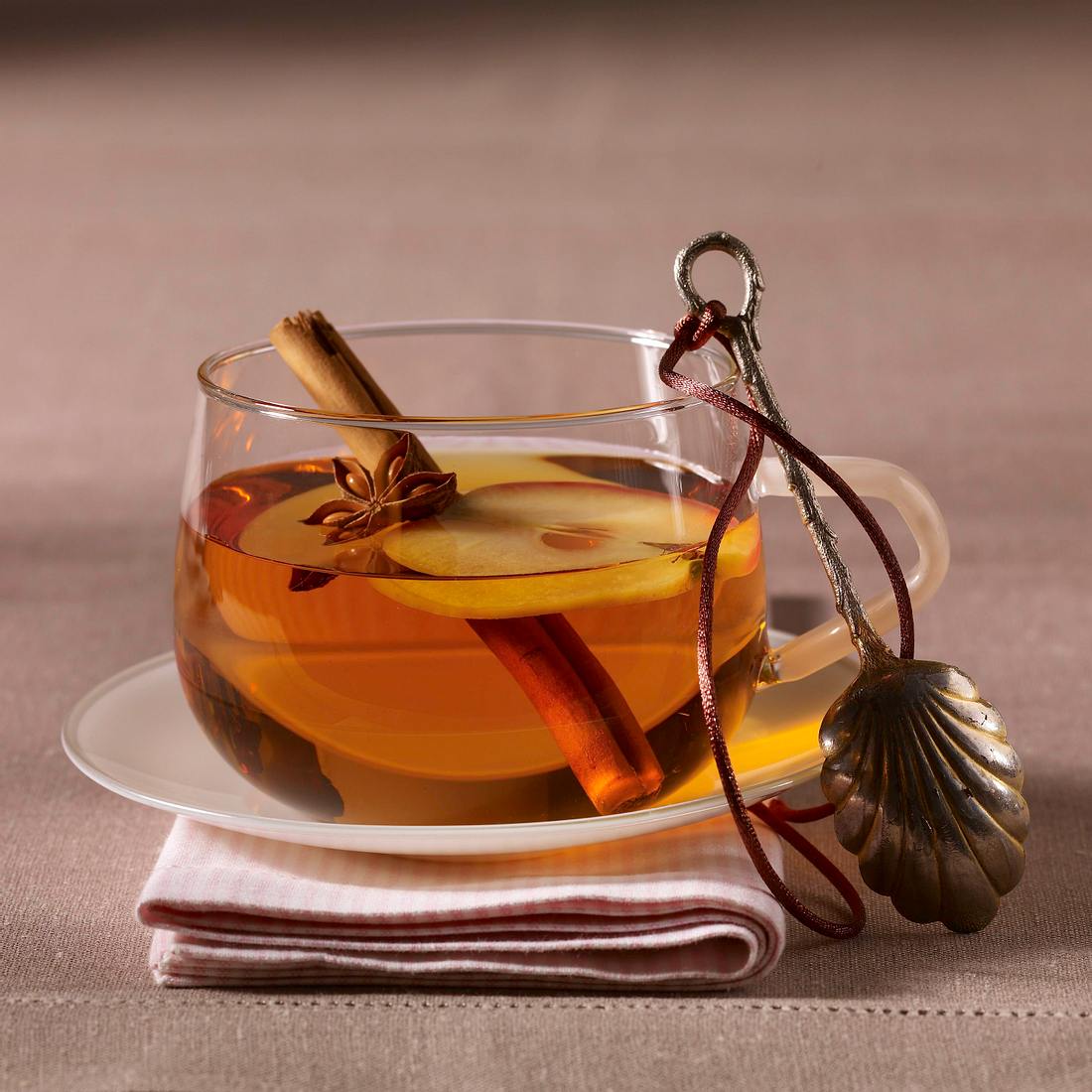 Heißer Apfel-Drink Rezept | LECKER