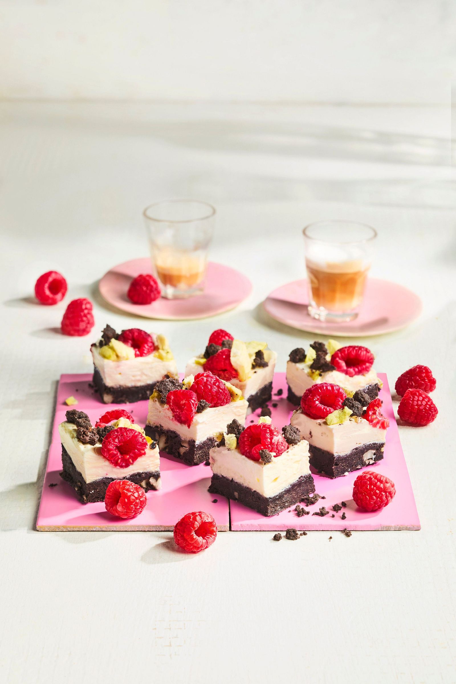 Cheesecake-Würfel mit Schoko-Nuss-Boden | LECKER