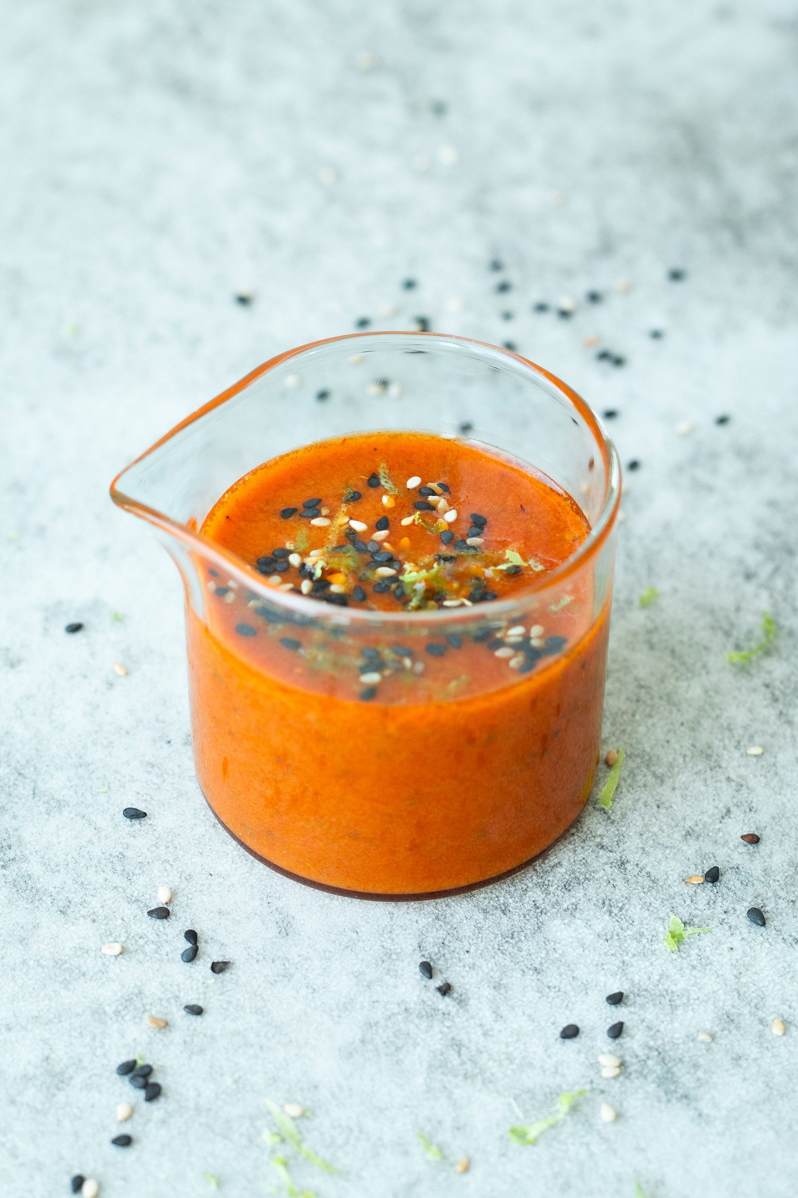 Honig-Senf-Dressing mit Hot Honey & Harissa Rezept | LECKER