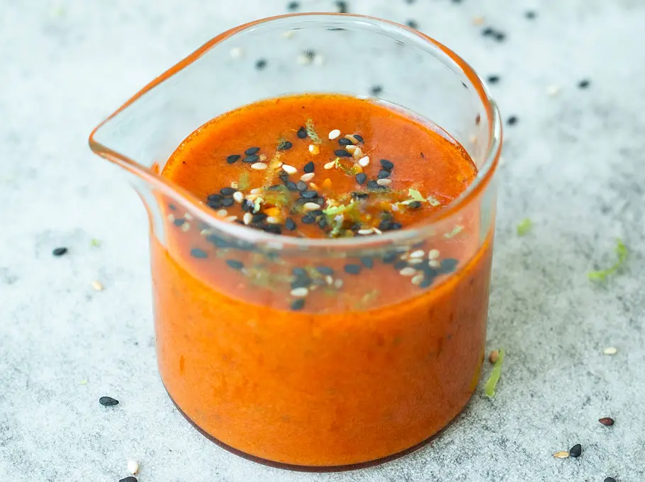 Honig-Senf-Dressing mit Hot Honey & Harissa Rezept | LECKER