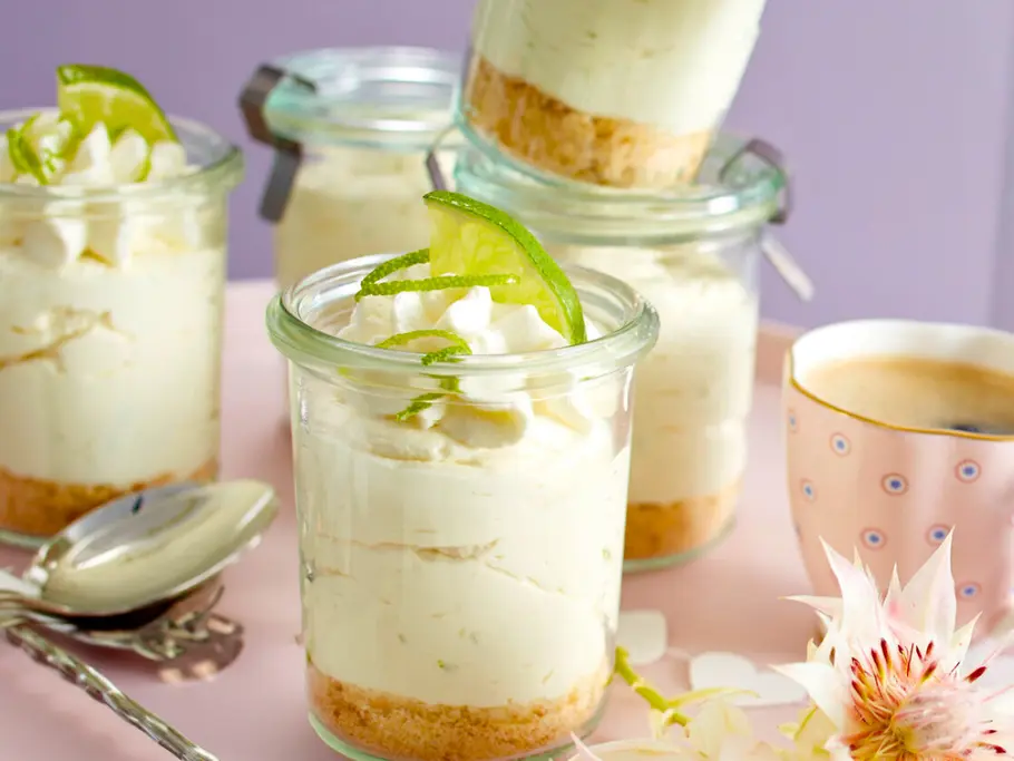 Limetten-Cheesecake im Glas – erfrischend für Gäste Rezept | LECKER