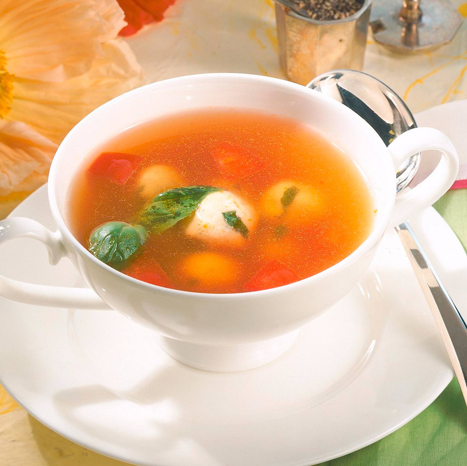 Klare Tomatensuppe Rezept Daskochrezeptde Klare Tomatensuppe Schnell