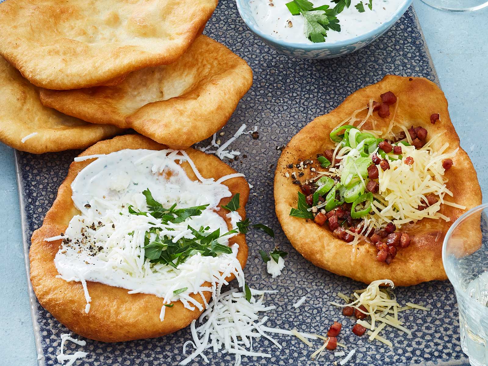 Langos wie vom Weihnachtsmarkt Rezept | LECKER