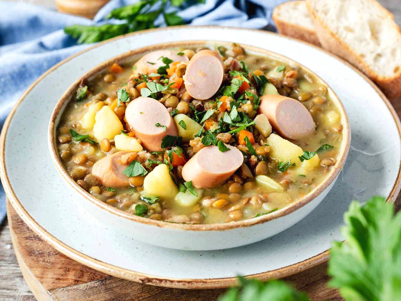 Linseneintopf mit Würstchen - das klassische Rezept Rezept | LECKER