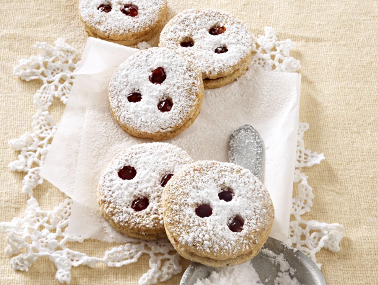 Linzer Augen backen - so geht's | LECKER