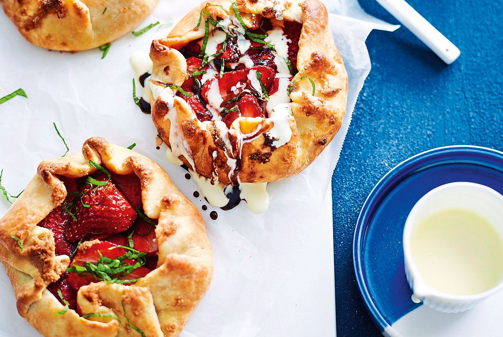 Mini-Crostata mit Erdbeerherz Rezept | LECKER