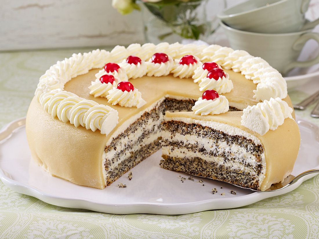 Mohn-Marzipan-Torte backen - so geht's | LECKER
