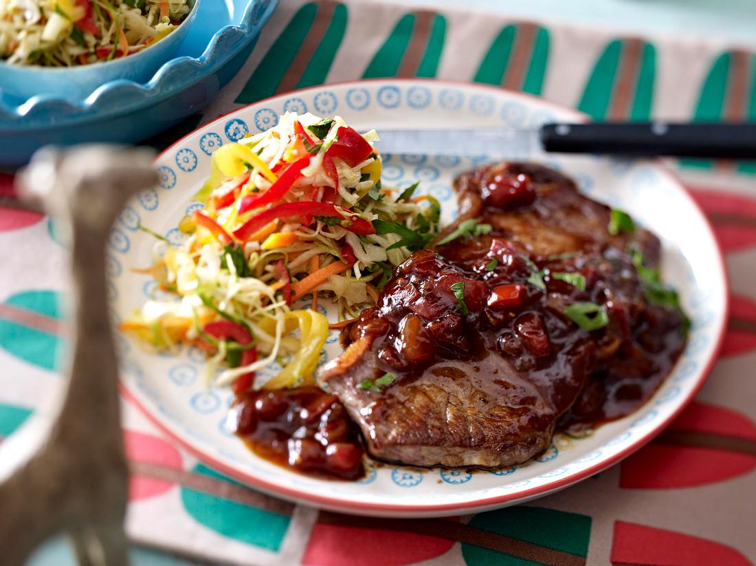 Monkey Gland Steak mit Chakalaka-Krautsalat Rezept | LECKER