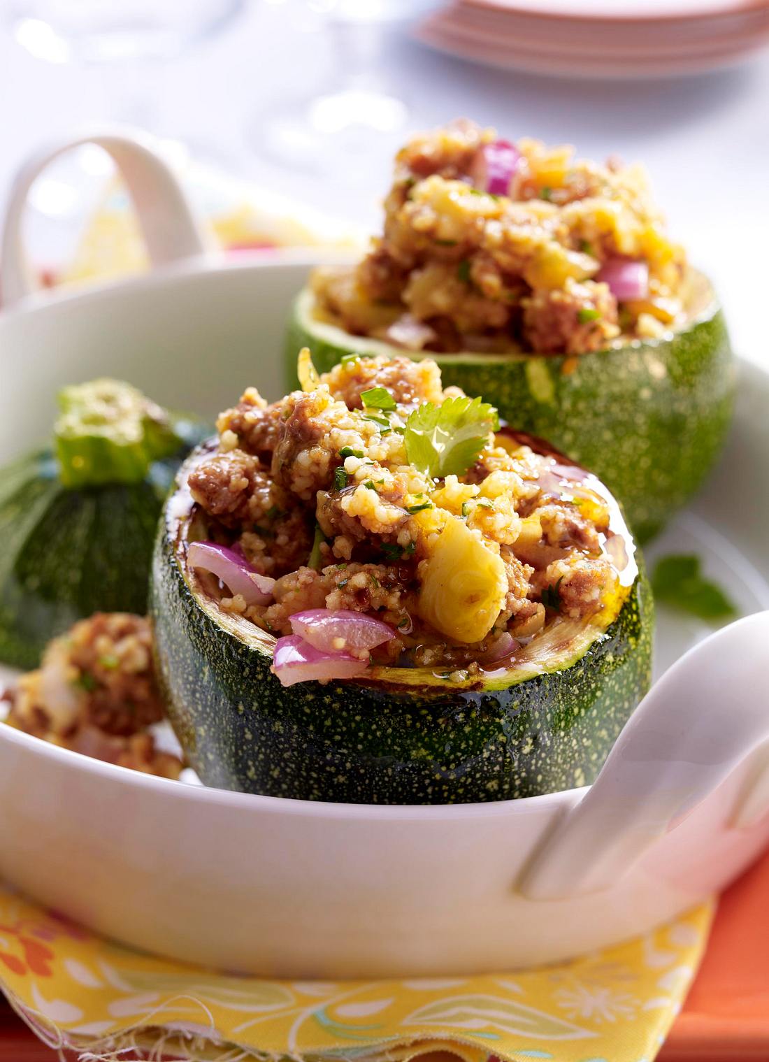 Orientalisch gefüllte runde Zucchini Rezept | LECKER