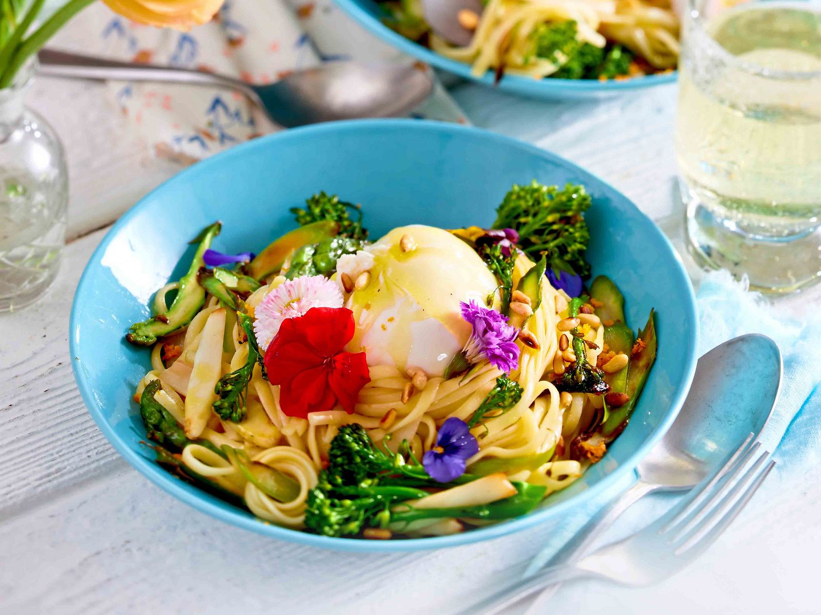 Pasta alla primavera mit feinster Burrata Rezept | LECKER