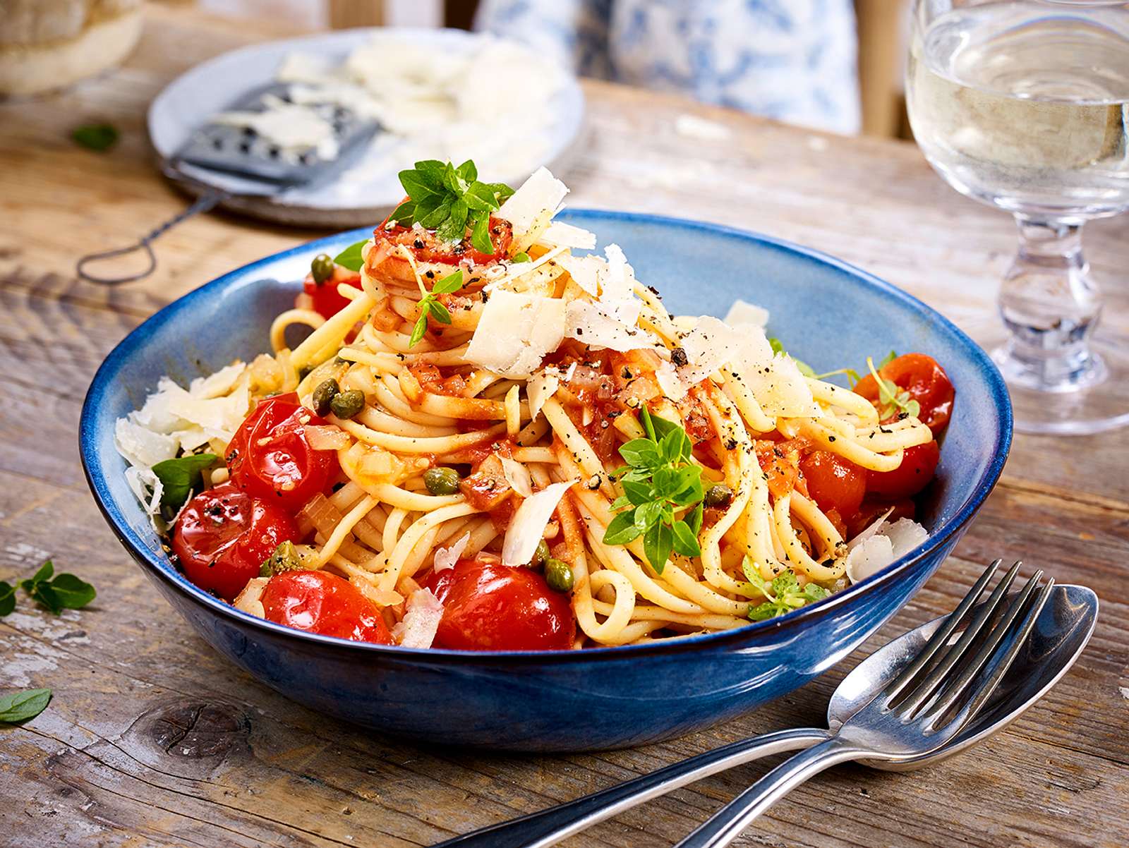 Pasta Piccante mit Kapern-Soße Rezept | LECKER