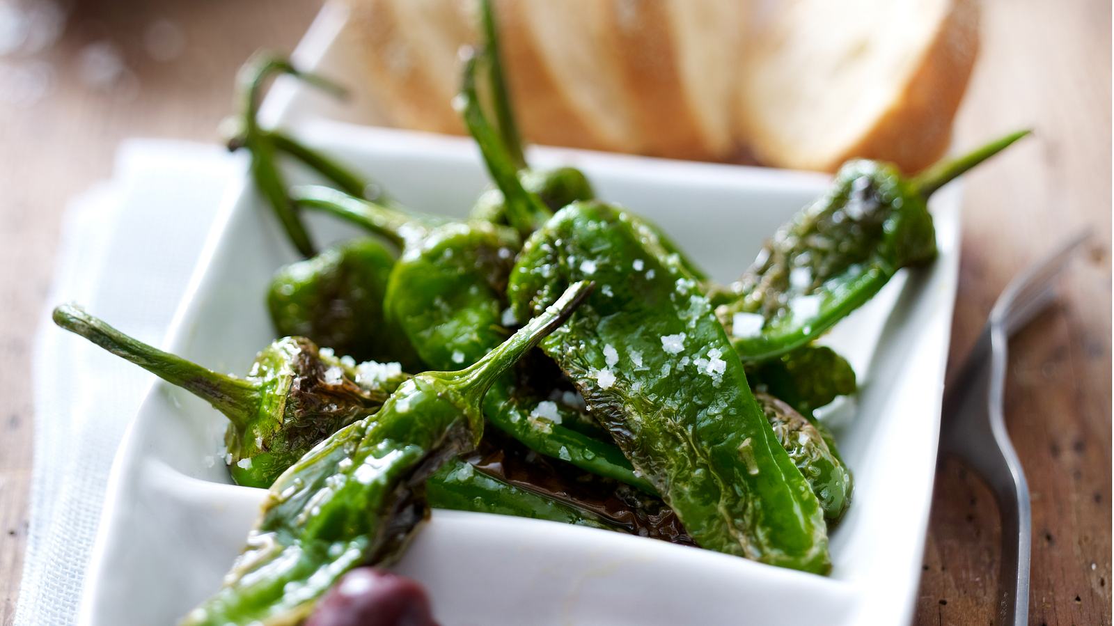 Pimientos de Padrón: Bratpaprika richtig zubereiten Rezept | LECKER