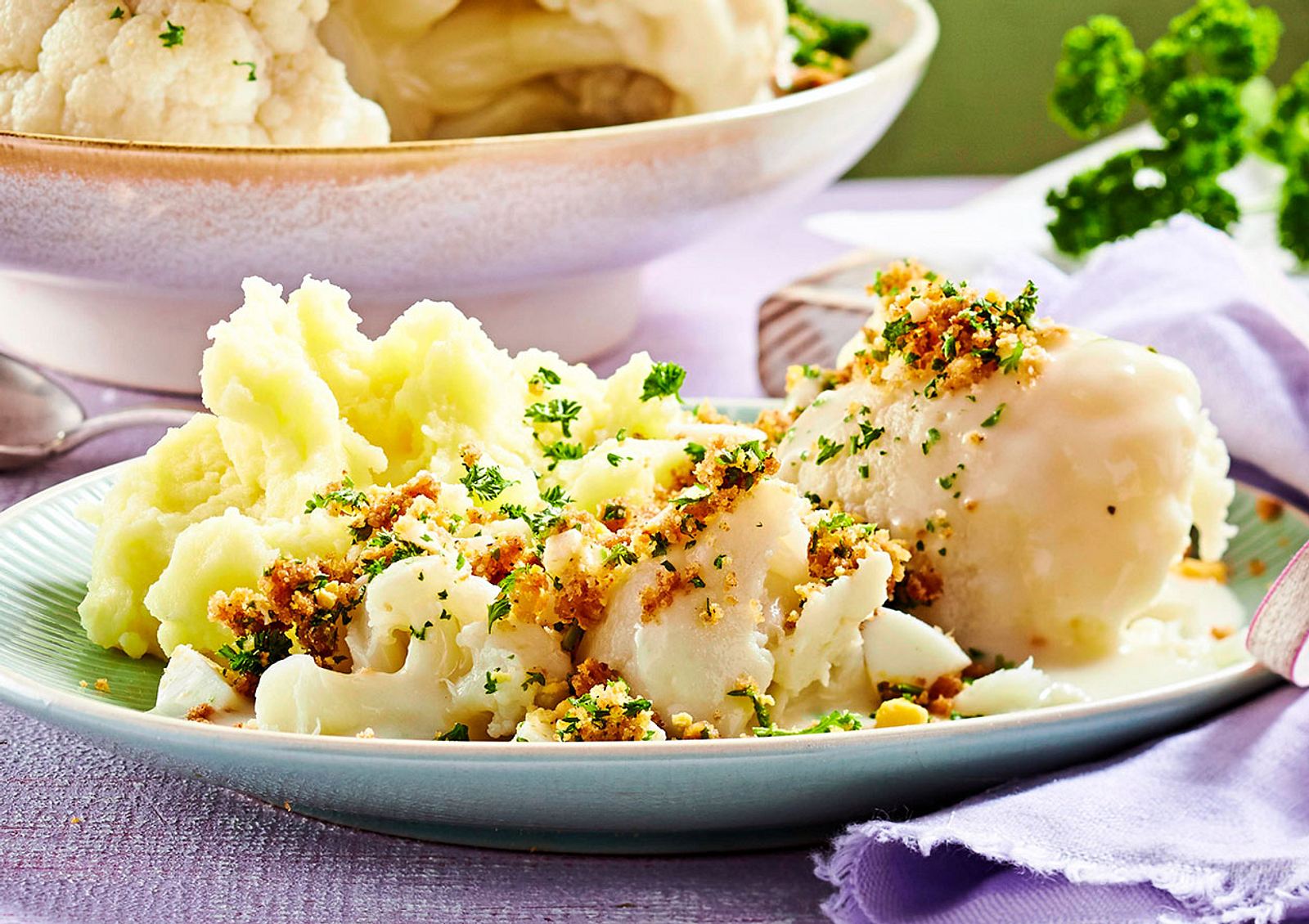 Polnischer Blumenkohl mit Kartoffelpüree Rezept | LECKER