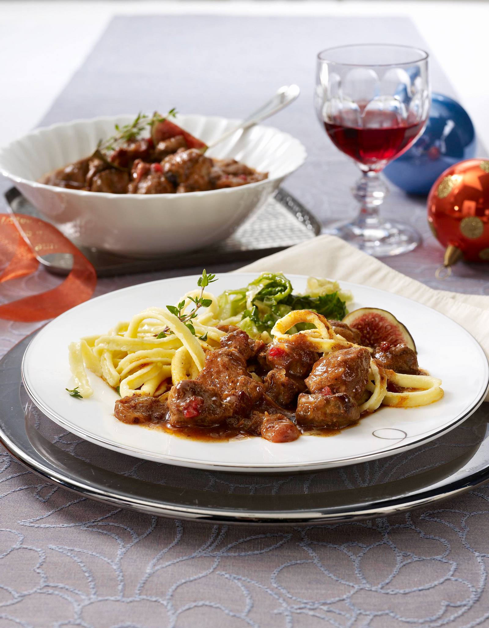 Rehpfeffer zu Butterwirsing und Spätzle Rezept | LECKER