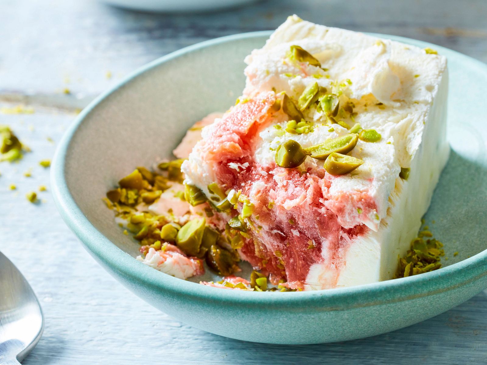 Rhabarber-Schmand-Eis Rezept | LECKER