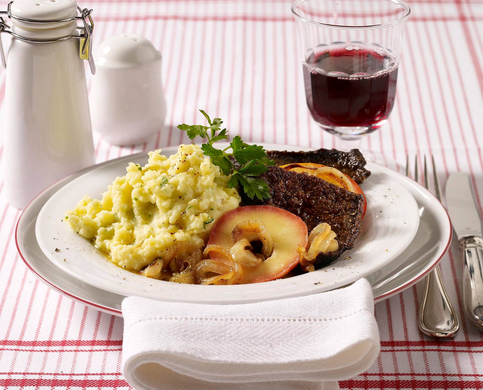 Rinderleber auf rheinische Art Rezept | LECKER