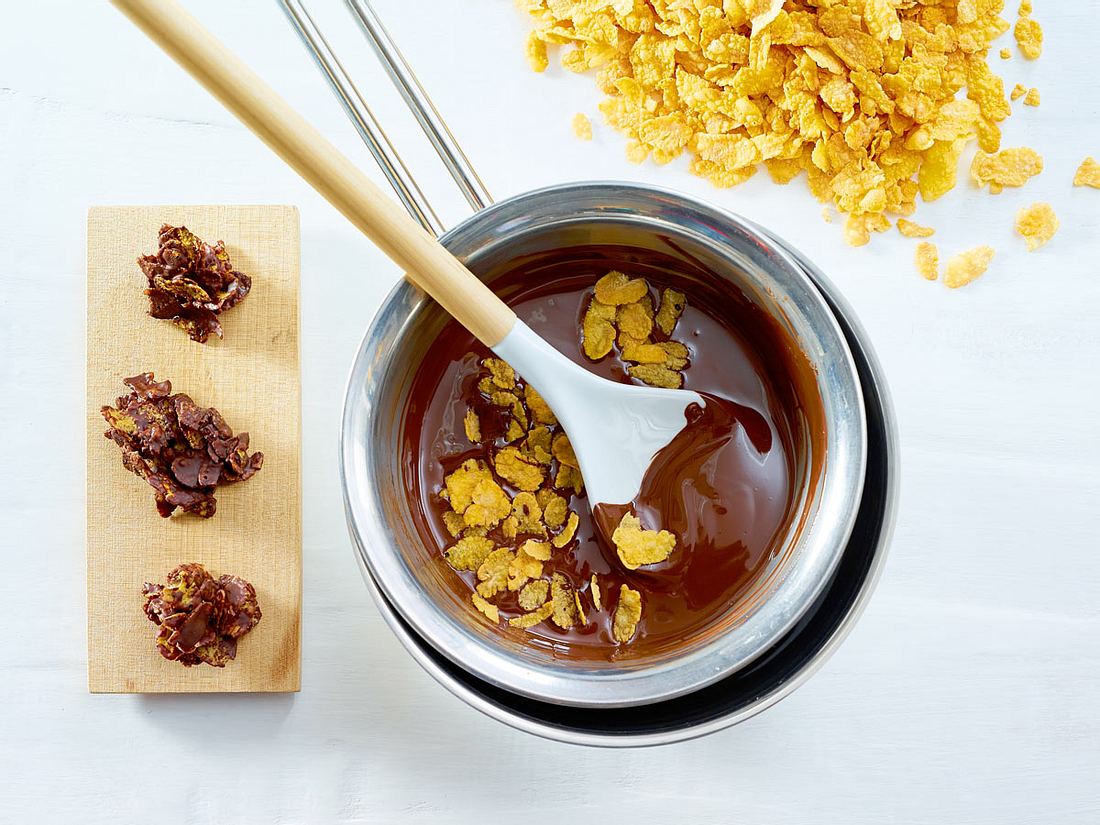 Cornflakes-Kekse mit Schokolade – so geht’s | LECKER