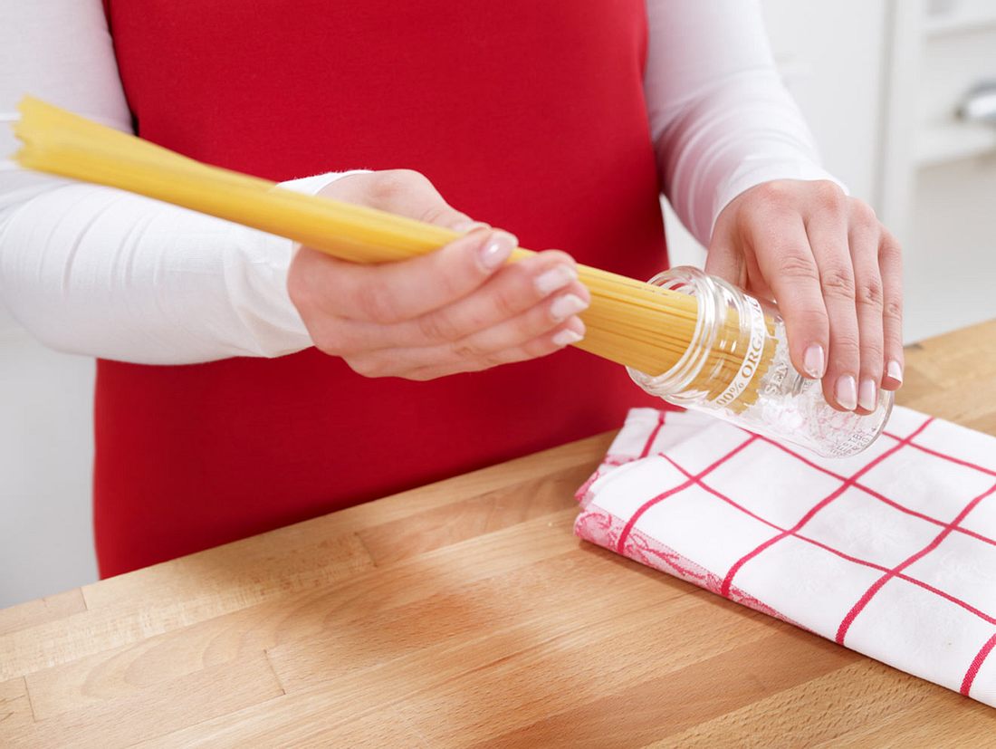 Spaghetti kochen - so einfach geht's | LECKER