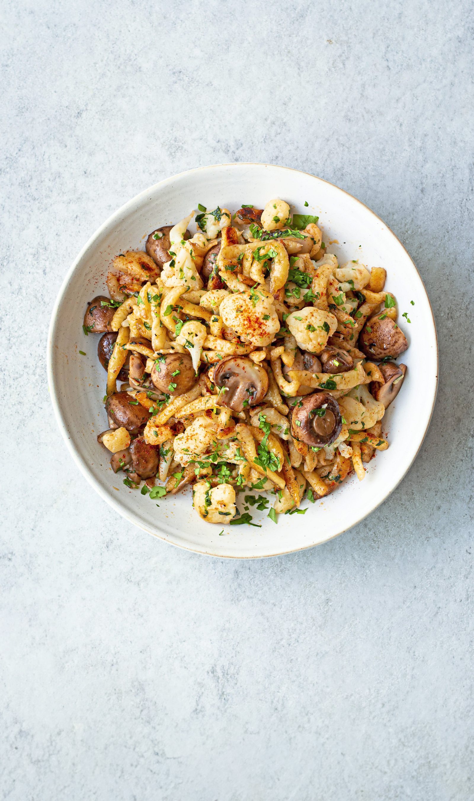 Spätzle mit Blumenkohl, Pilze & Knobi Rezept | LECKER