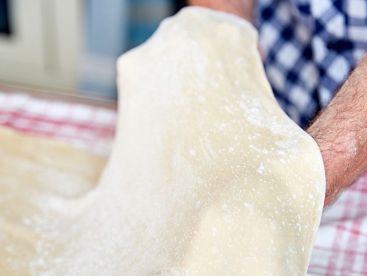 Strudelteig selber machen - so geht's | LECKER