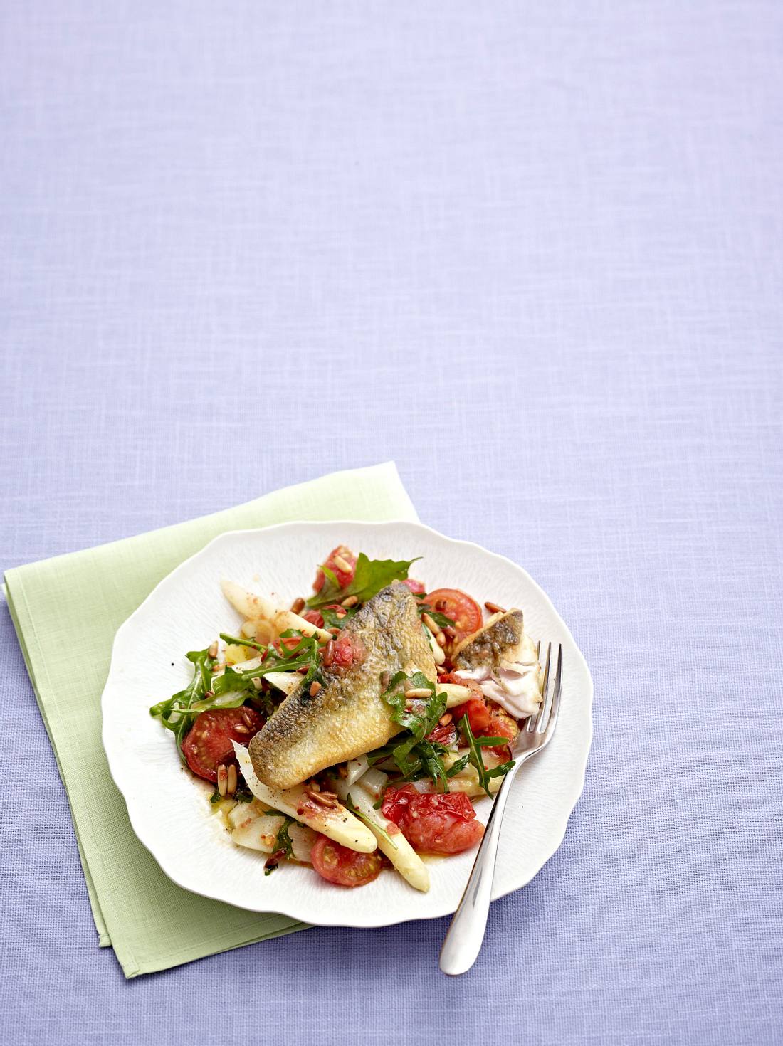 Weißer Spargel zu feinem Zanderfilet Rezept | LECKER