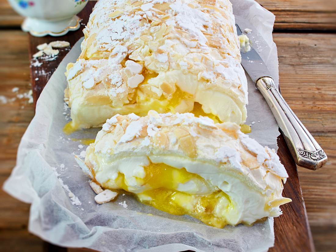 Zitronen-Baiserrolle Rezept | LECKER