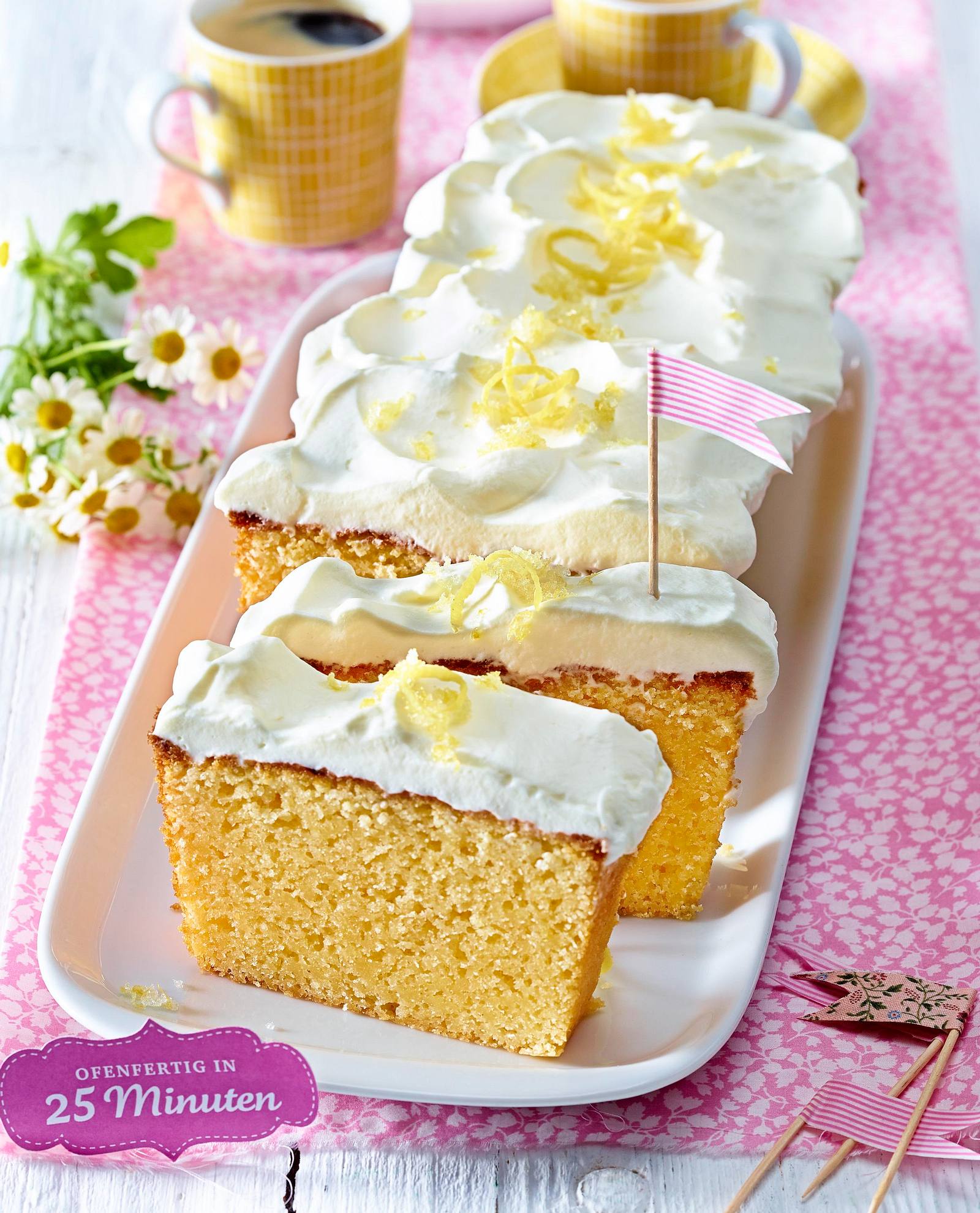 Zitronenkuchen mit Crème-fraîche-Haube Rezept | LECKER