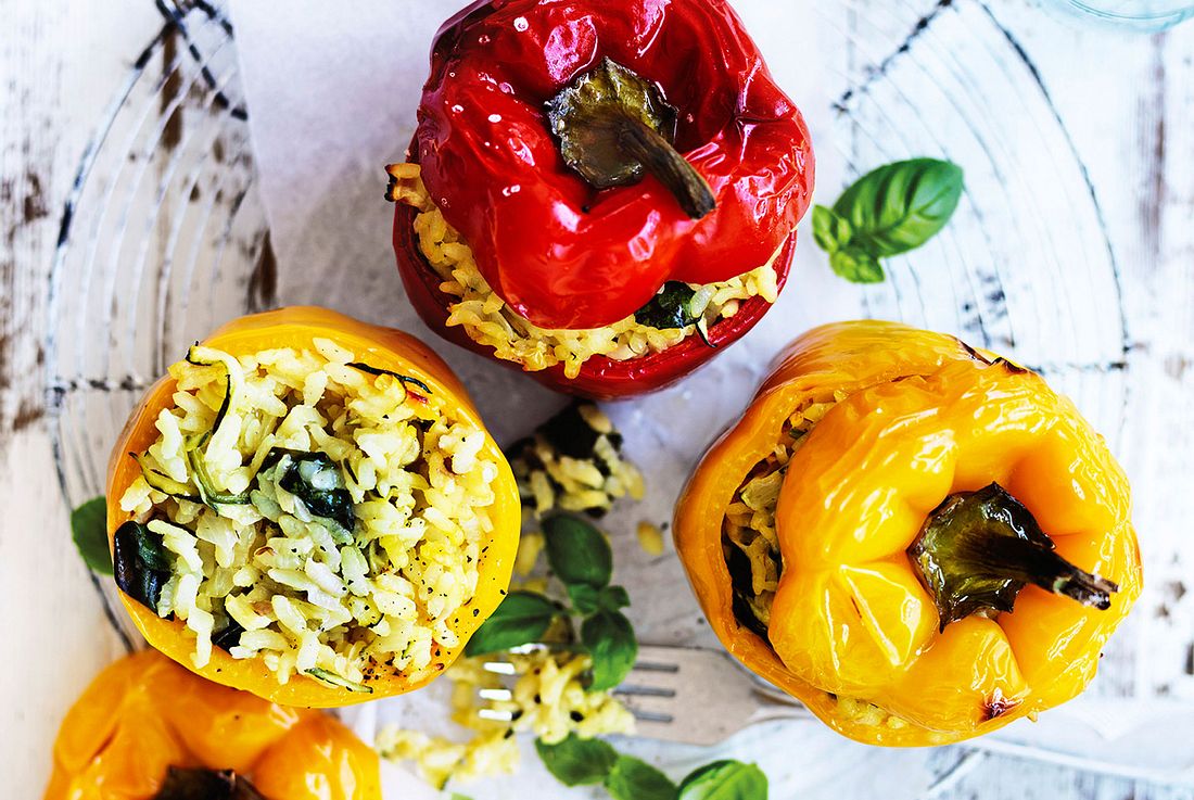 Zucchini-Risotto in der Ofen-Paprika Rezept | LECKER