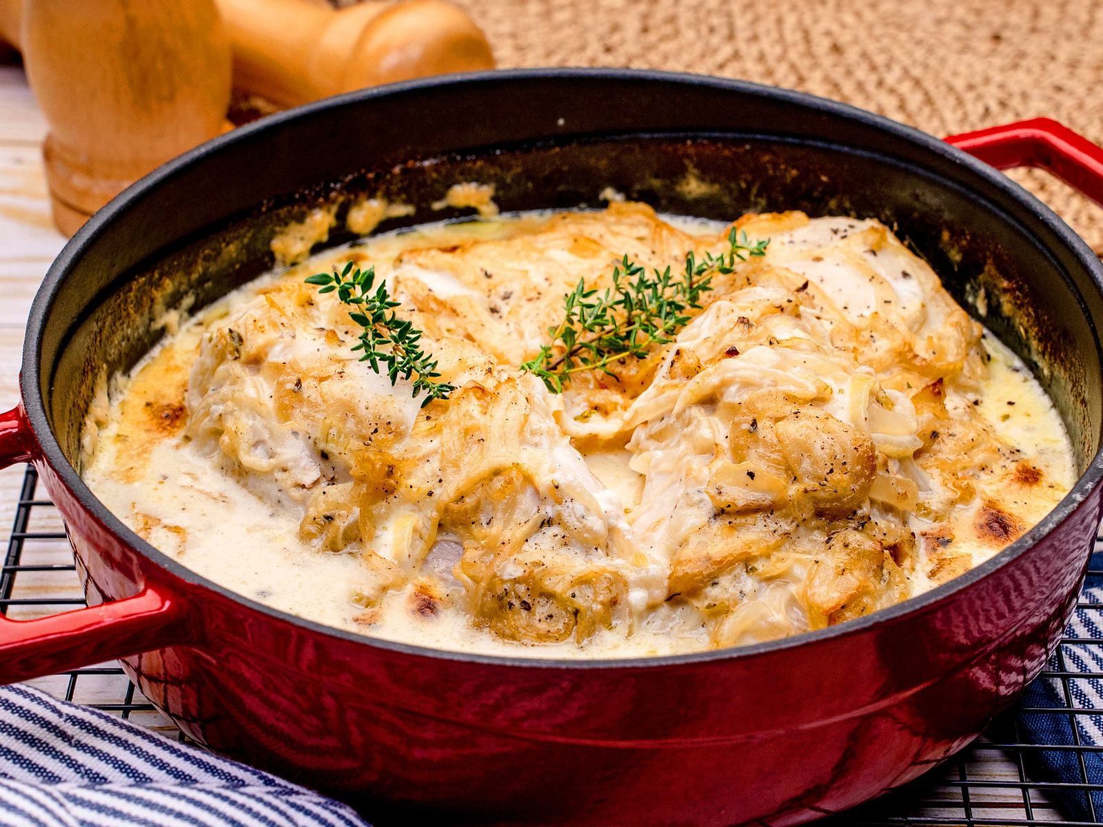 Zwiebel-Sahne-Hähnchen aus dem Ofen Rezept | LECKER